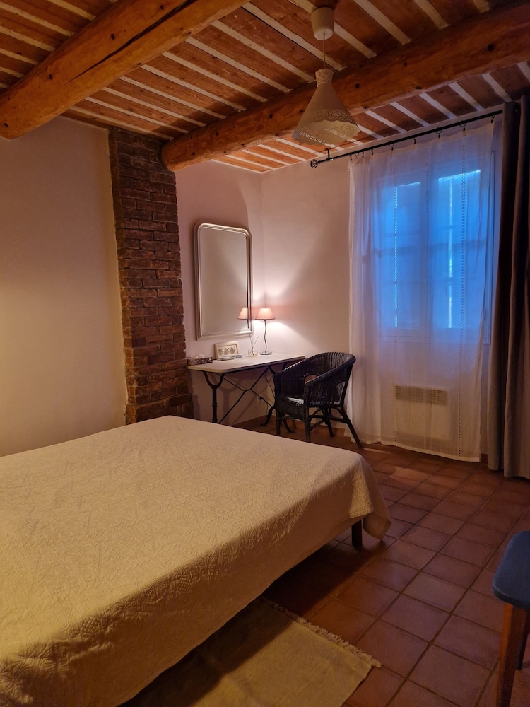Monteux, Dans Mas Provençal à 30 Mn Du Mont Ventoux, Appartement Confortable. - Monteux