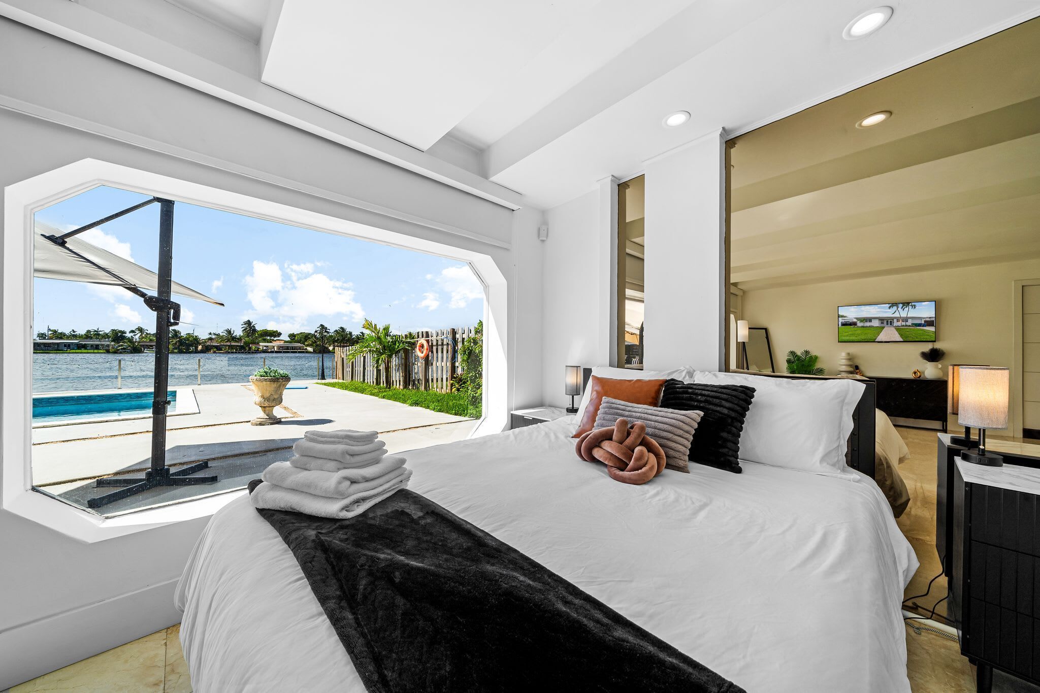 [Top Pick] Miami Lakefront Family Paradise! 5 Beds, Heated Pool - Miramar, FL