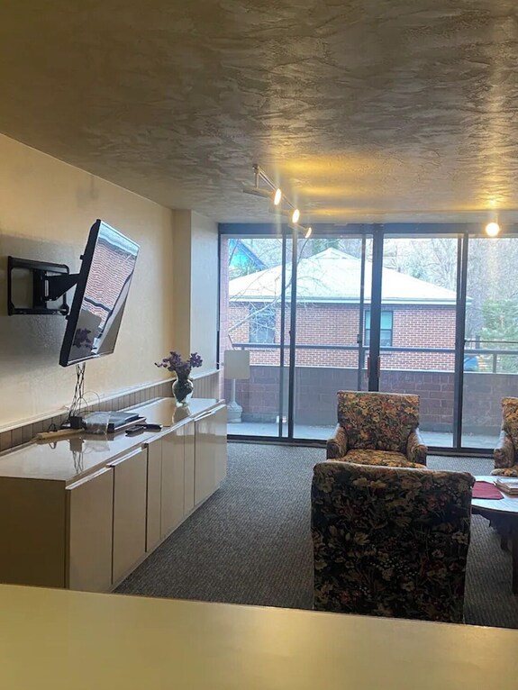 Charming 1 Bed Condo, Only 15 Minute Walk To Downtown - Salt Lake City, UT