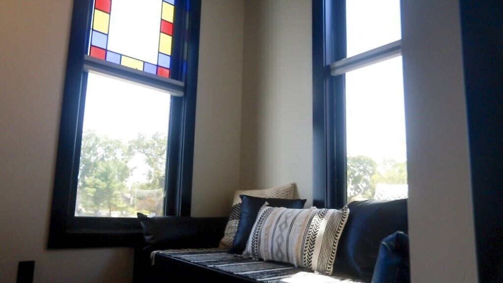 Downtown Modern Queen Apartment At The Victorian: Close To It All - Muskegon, MI