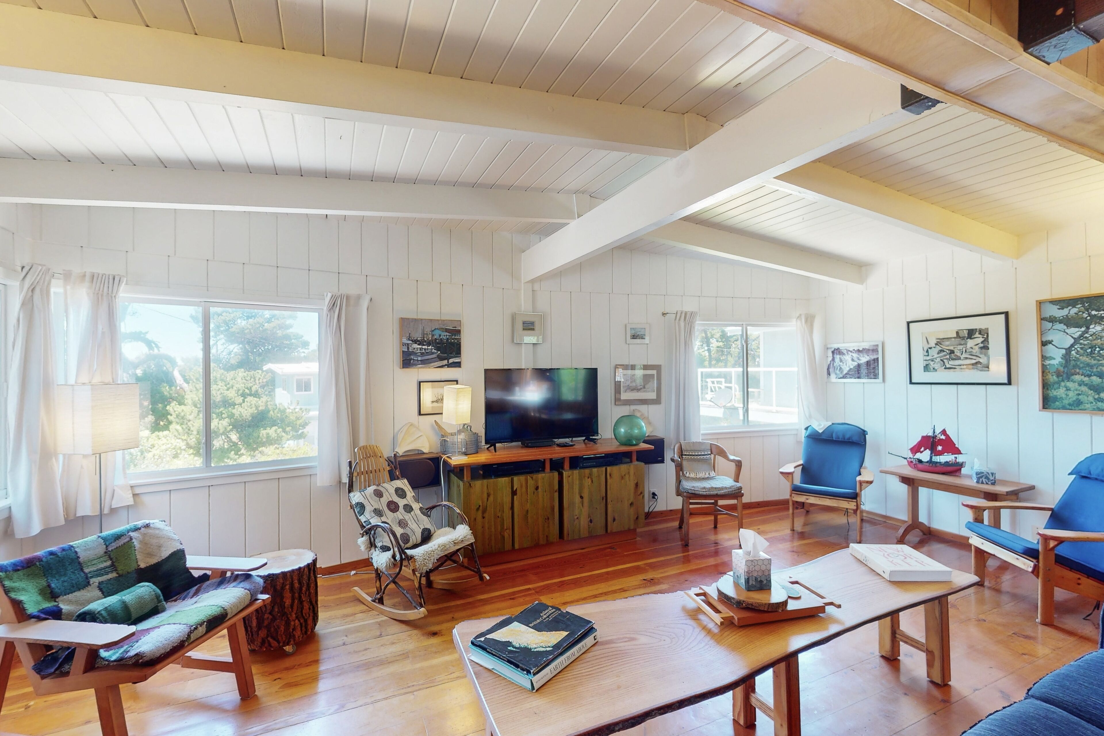 Florence Oceanfront Escape, Where Cozy Meets Coastal Charm - Florence, OR