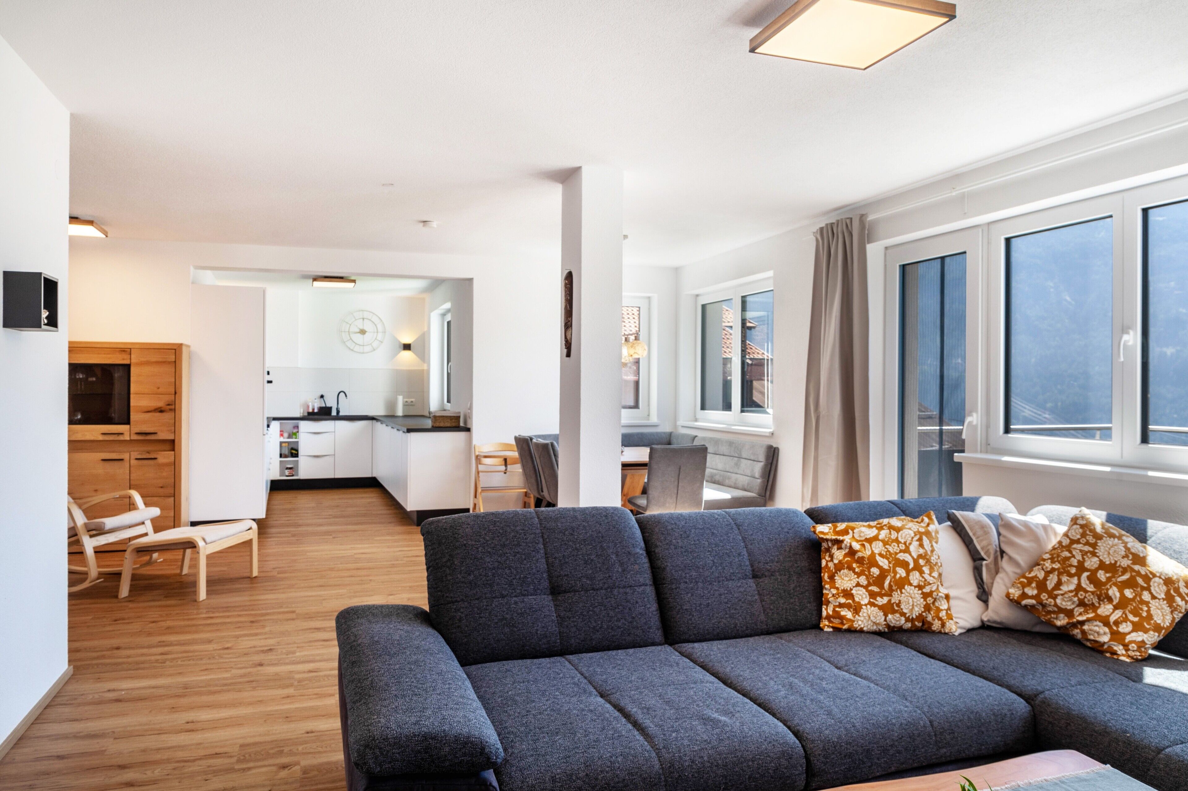 Apartment 'Manu's Bergblick' With Mountain View, Private Terrace And Wi-fi - Imst