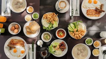 Café da manhã com buffet todos os dias (THB 500 por pessoa)