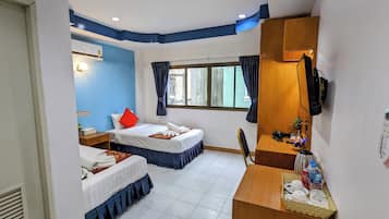 Quarto casal ou duplo standard | Roupas de cama antialérgicas, cofres nos quartos, escrivaninha