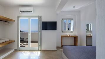 Quarto Deluxe, não fumadores, vista para o mar | Secretária, Wi-fi grátis