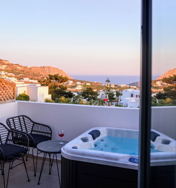 Elia Pyrgos Suites - Santorini