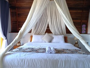 Quarto casal luxo, sacada, vista para a colina | Escrivaninha, espaço de trabalho para notebook, Wi-Fi de cortesia