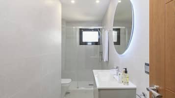 Penthouse Deluxe, Vista para a cidade | Casa de banho | Toalhas fornecidas, champô