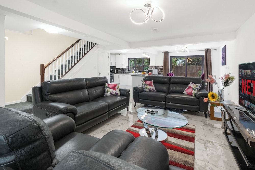 7 Bed House For Hs2 Contractors & Corporate Travel - Birmingham