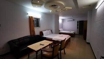 Quarto casal família, geladeira | Ferros/tábuas de passar roupa, Wi-Fi de cortesia