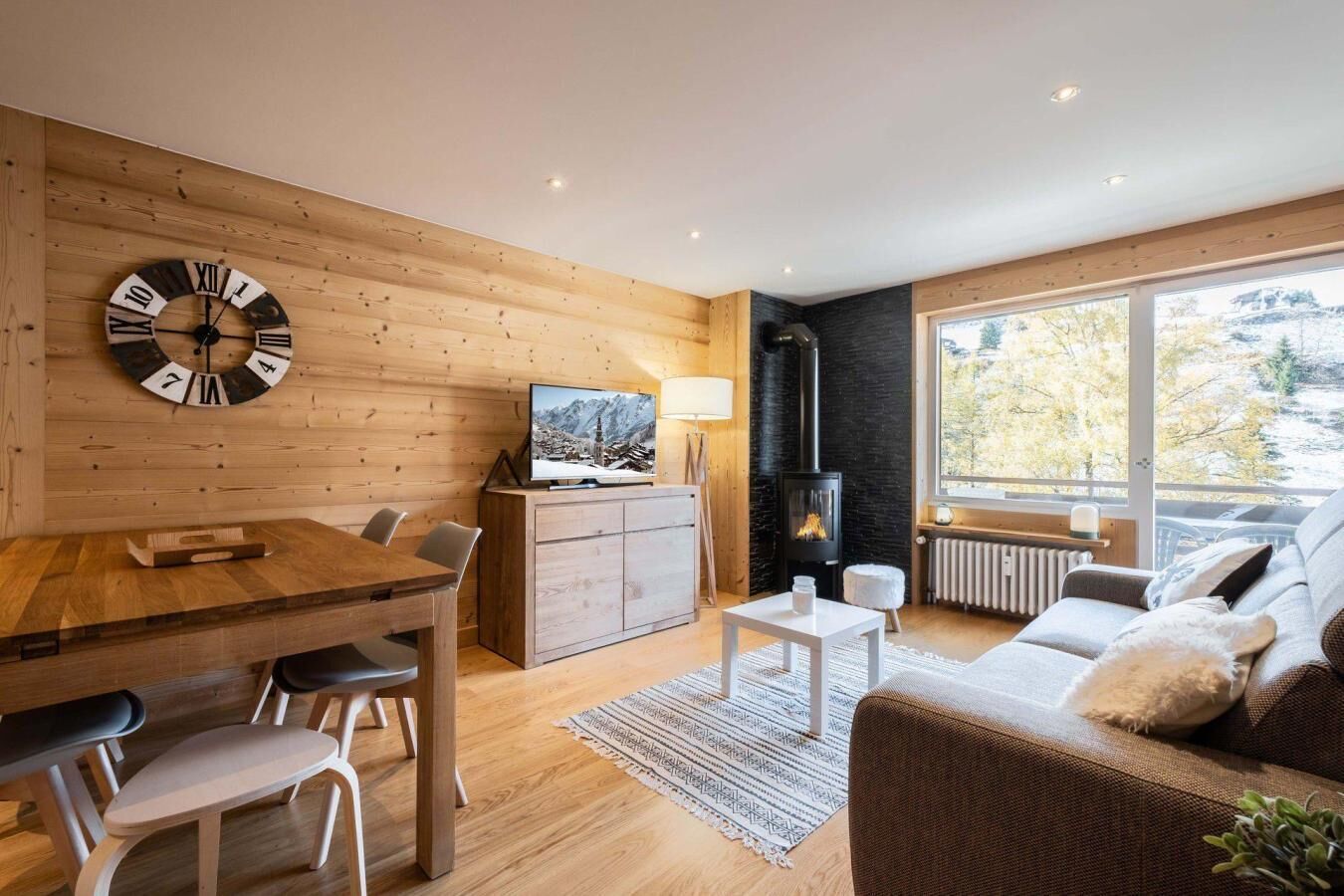 Bis 200m Skipiste, 2te Etage, Balkon, Kamin Oder Ofen Für Holz, Fernseher, Schließfach Für Die Skier - La Clusaz