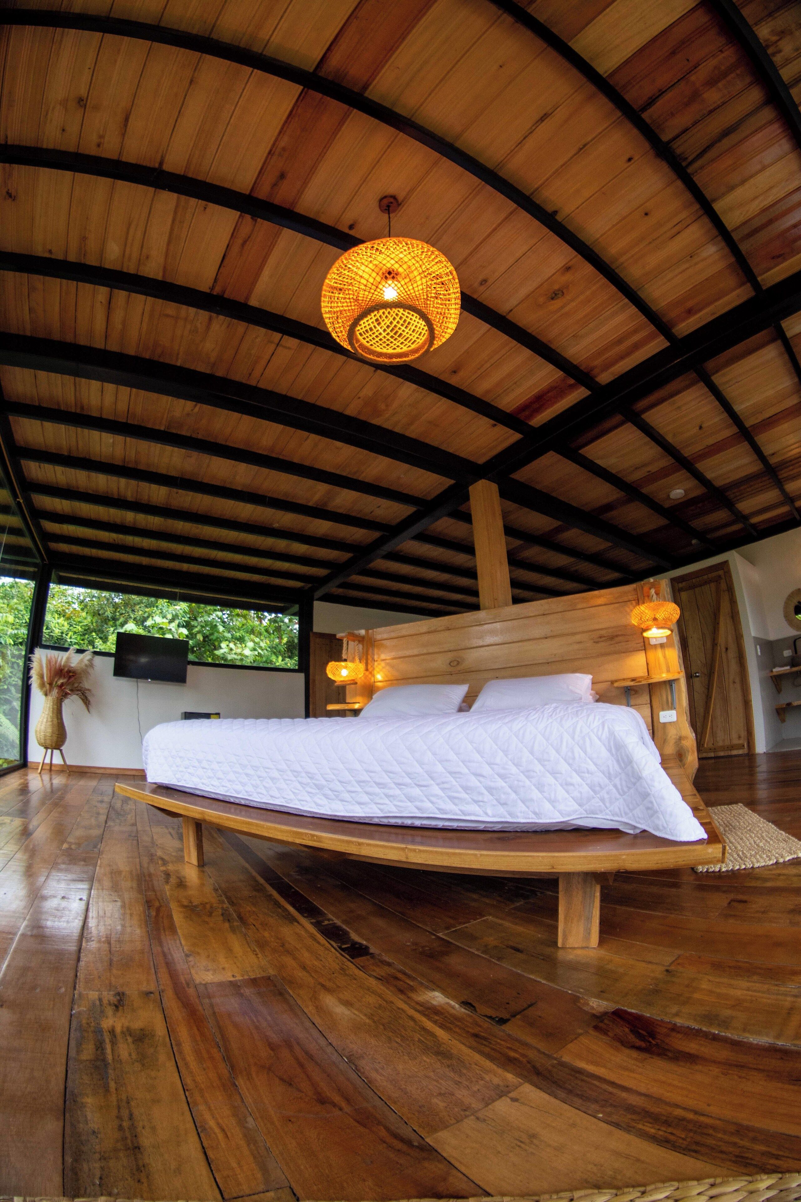 Escrivaninha, espaço de trabalho para notebook, Wi-Fi de cortesia