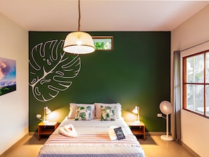 Quarto Deluxe, vista para o jardim | Roupa de alta qualidade, camas de colchão viscoelástico 