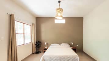 Quarto Deluxe, vista para o jardim | Roupa de alta qualidade, camas de colchão viscoelástico