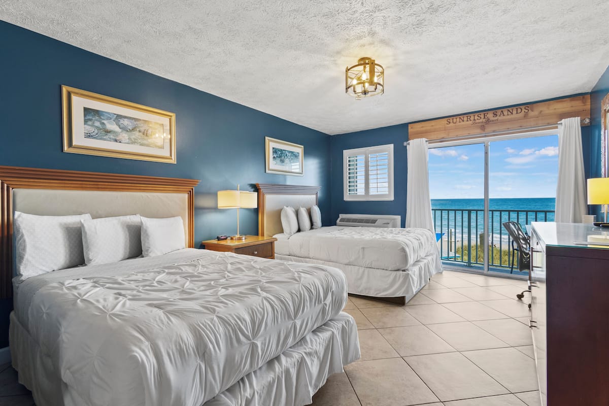 Quarto, 2 camas de casal, sacada, vista para o oceano (Oceanfront Inn Room #22) | 1 quarto, individualmente decorados, individualmente mobiliados