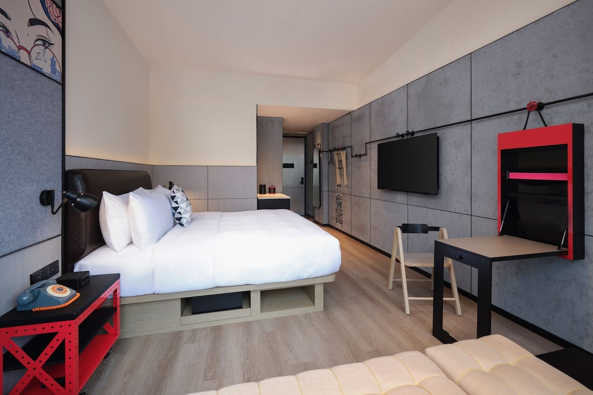 Cofre no quarto, secretária