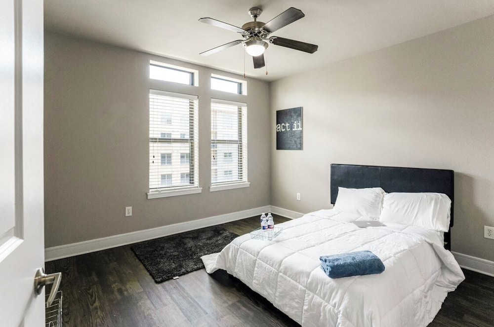 2-bedroom Luxe Apartment In Dfw With Fitness Room, Ac, Wifi - Farmers Branch, TX