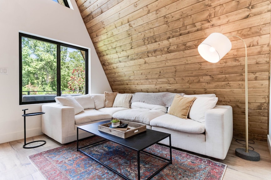 Spacious & Modern A-frame W/ Hot Tub & Fire Pit Near Rip Van Winkle Gardens - Louisiana