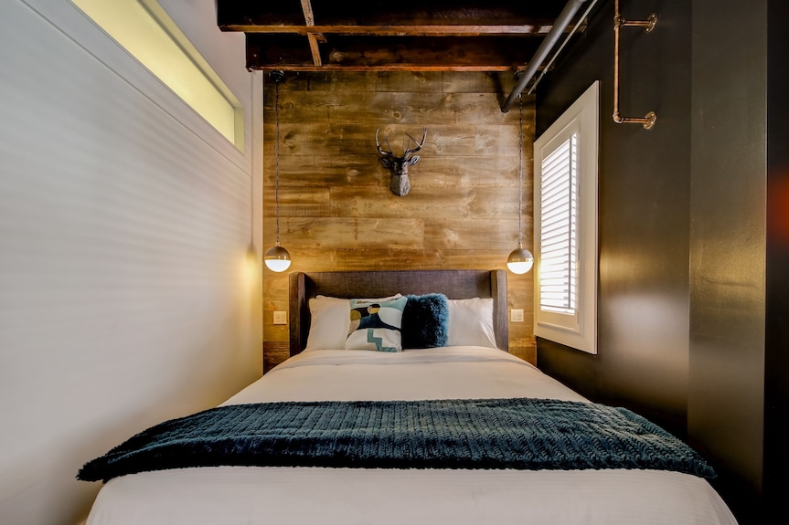 Westlake Hotel - The Noire Suite - Toronto