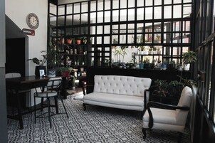 TV de ecrã plano, Netflix, livros, serviços de streaming 