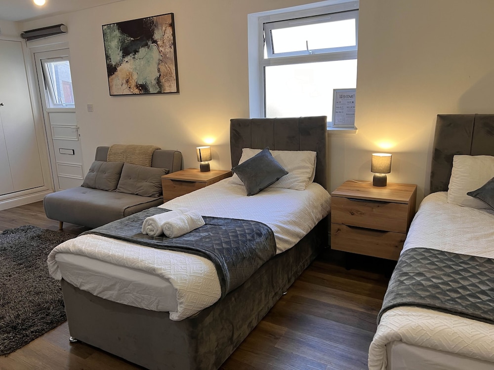 Contemporary Room In Luton - Dunstable