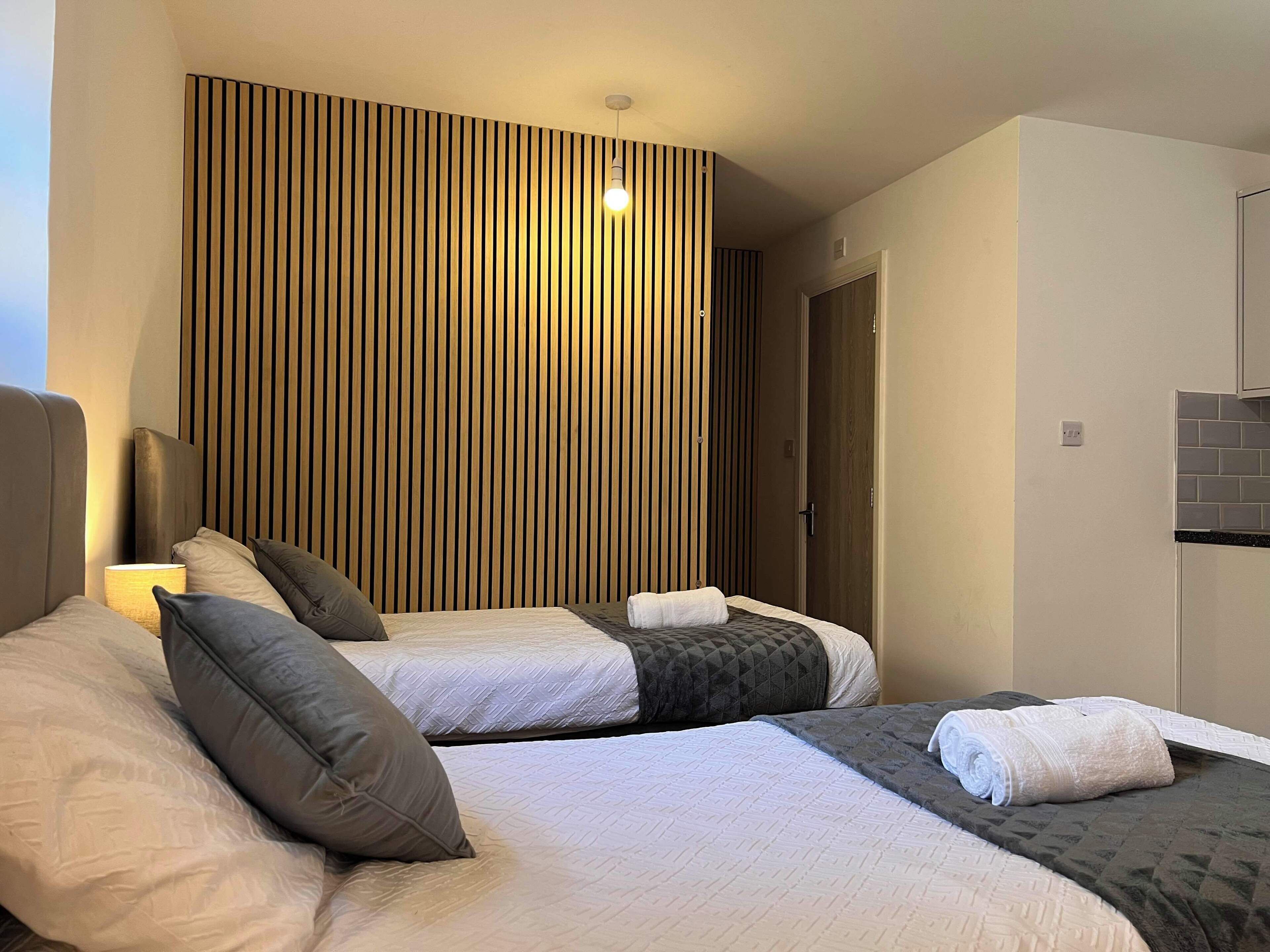 Contemporary Room In Luton - Harpenden