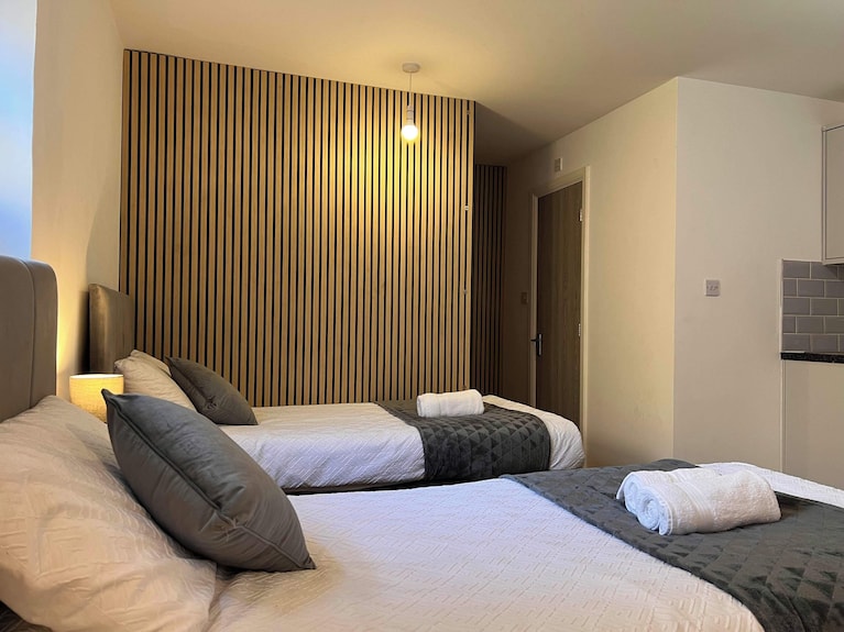 Contemporary Room In Luton - 던스터블