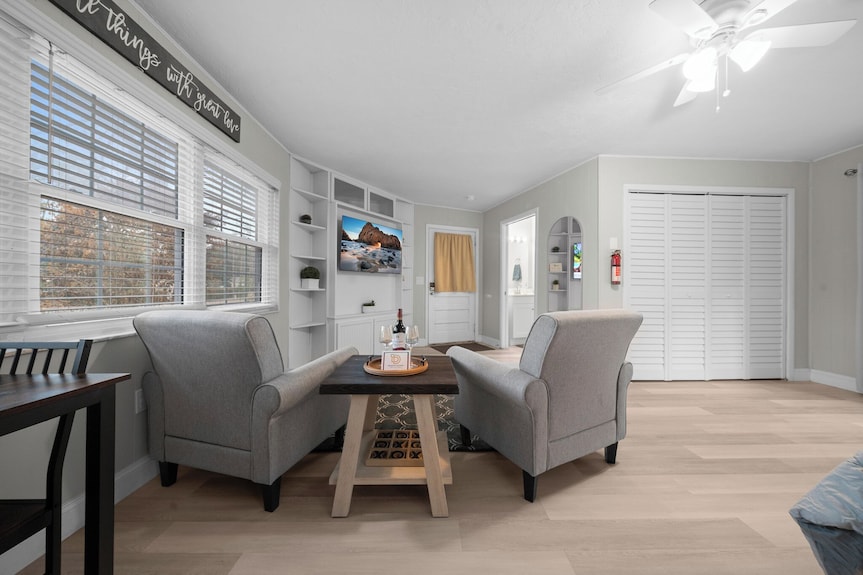 Private Poolside Guesthouse Suite! Prime Ocala Location! - Ocala, FL