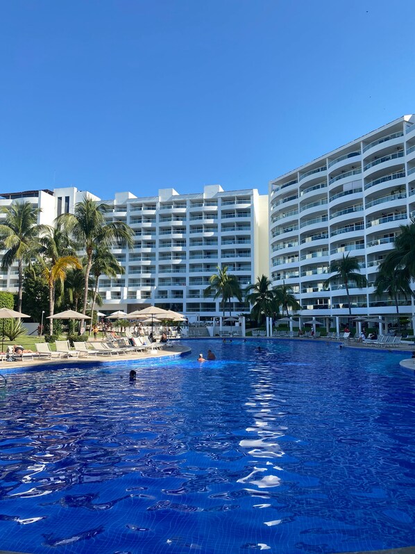 3 piscinas externas
