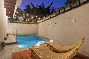 Piscina interior, piscina exterior 