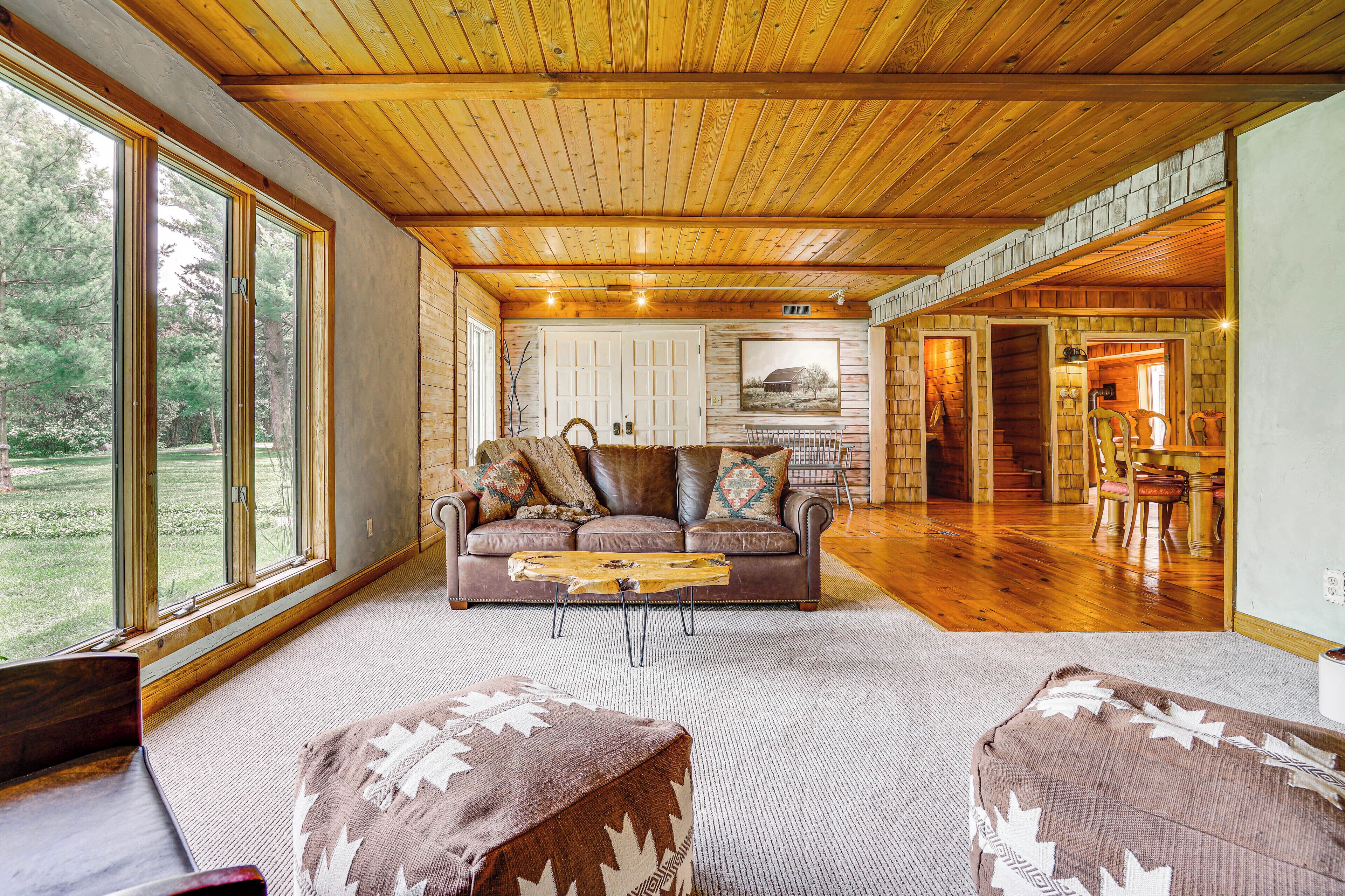 Picturesque Lake Elmo Cottage W/ Fire Pits! - Minnesota