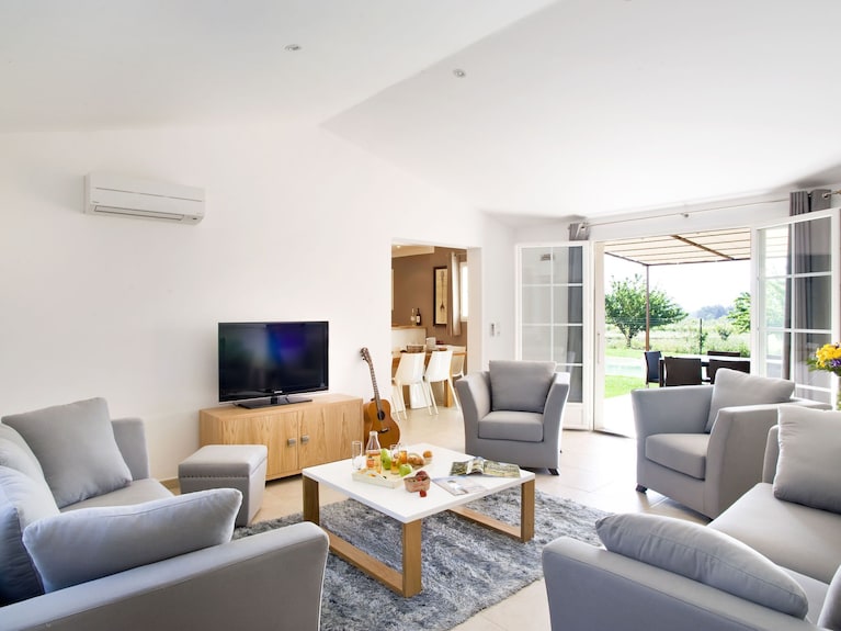 Le Clos Savornin V8ic By Interhome - Apt