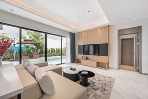 Casa club, 6 quartos, piscina particular | Área de estar | TV 14 polegadas com canais a cabo