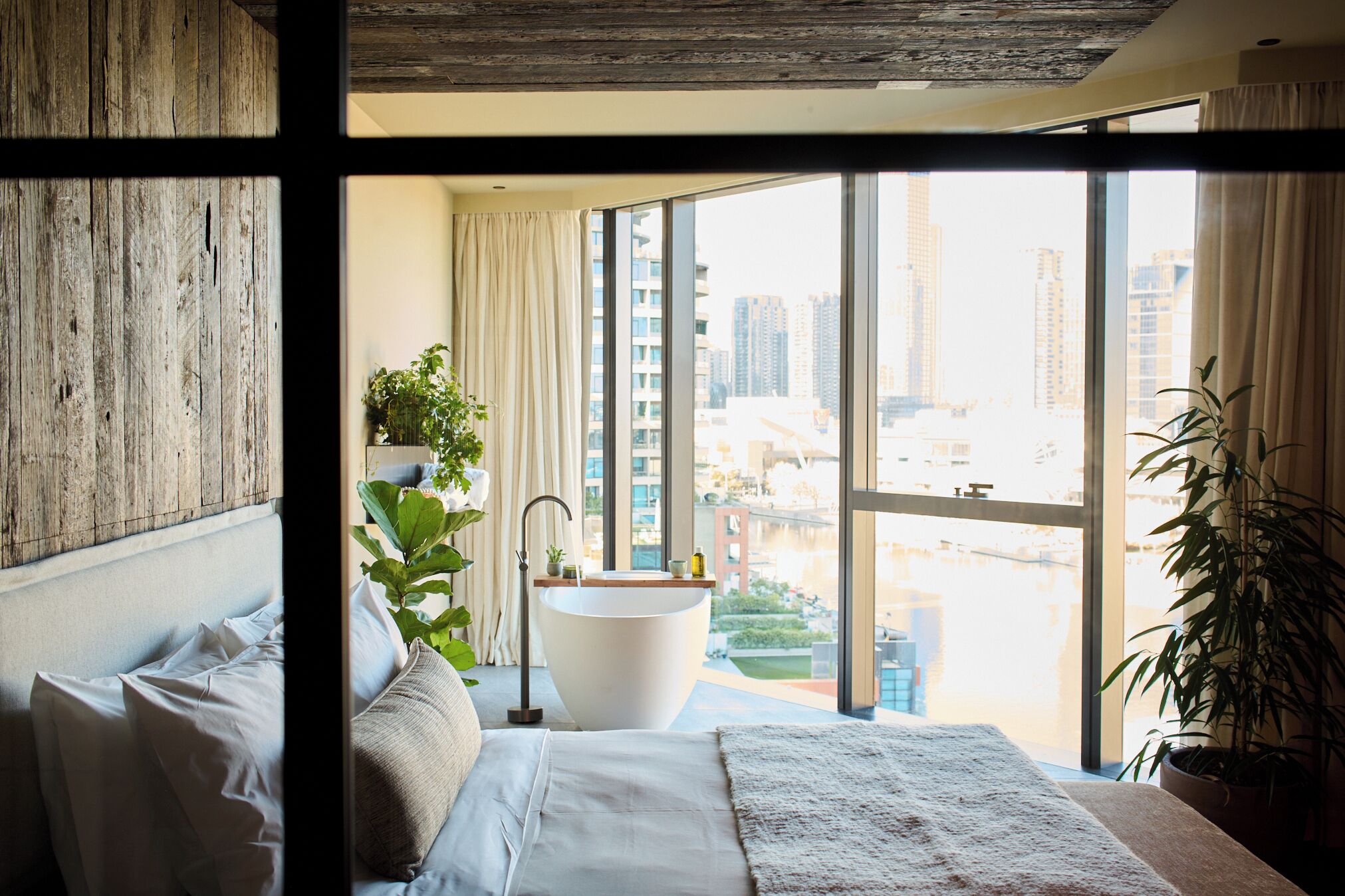 Quarto (Wattle) | Roupa de alta qualidade, minibar, cofre com capacidade para portátil 