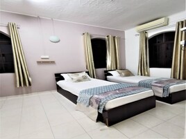 Secretária, secretária adequada para computadores portáteis 