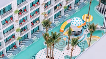 15 piscinas externas, guarda-sóis, espreguiçadeiras