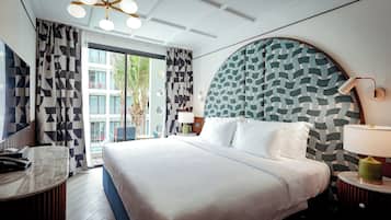 Quarto luxo, vista para a piscina | 1 quarto, cofres nos quartos, ferros/tábuas de passar roupa