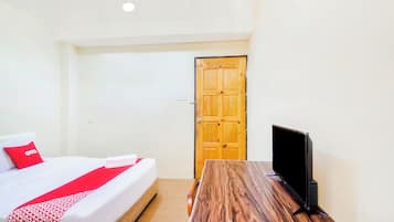 Quarto Duplo Standard, 1 cama queen-size | 1 quarto, secretária, secretária adequada para computadores portáteis