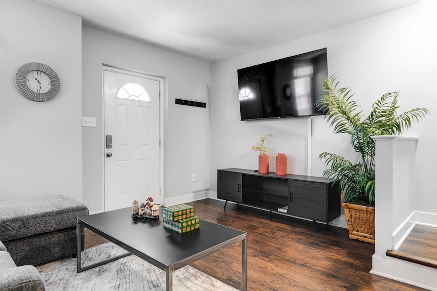 Spacious Carytown Home: 6br, Free Parking! - Richmond, VA