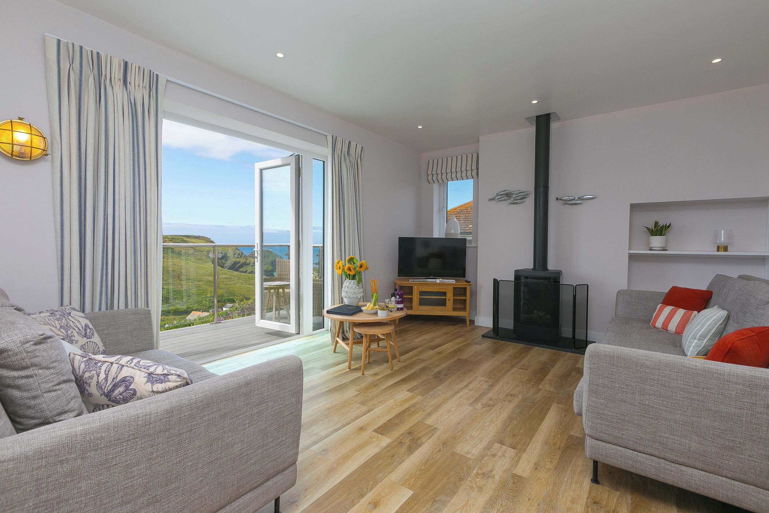 Rowena, Pet Friendly, Country Holiday Cottage, With Pool In Mullion - Porthleven