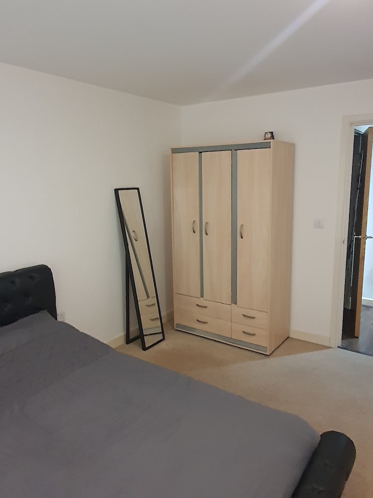 Charming 1-Bedroom Apartment in Royal Arsenal Riverside, Woolwich ...