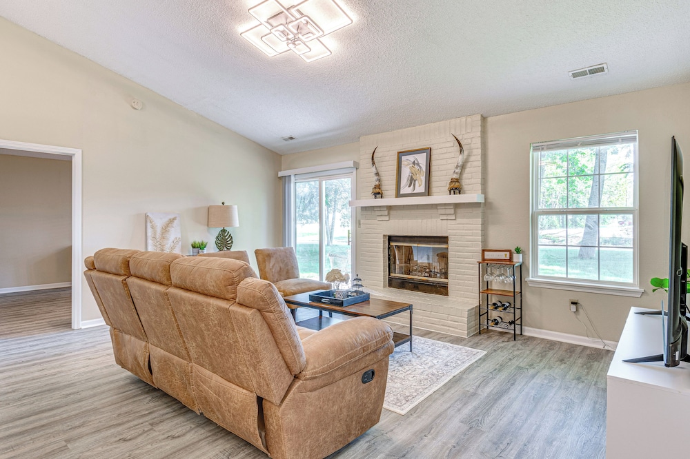 Westfield Home W/ Furnished Patio: 2 Mi To Park St - Carmel, IN
