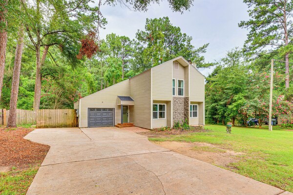 Daphne Home W/ Deck: Close To Beaches & Parks! - Daphne, AL