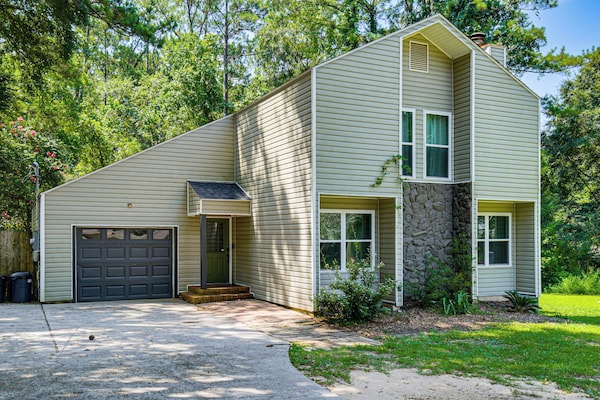 Daphne Home W/ Deck: Close To Beaches & Parks! - Daphne, AL