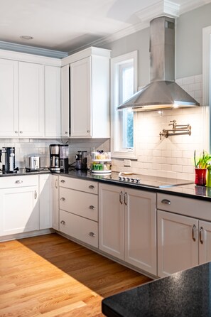 Casa, 5 quartos | Cozinha privada | Geladeira, fogão, cafeteira/chaleira, torradeira