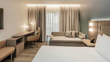 Quarto Familiar, 1 cama king-size e sofá-cama, não fumadores, varanda | 1 quarto, roupa hipoalergénica, minibar