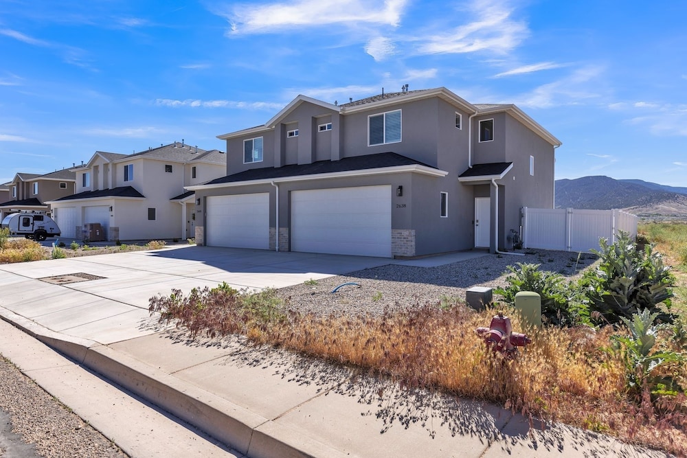 The Ideal Getaway 3 Bedroom Home By Redawning - Cedar City, UT