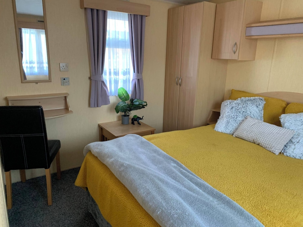 Serenity Place Caravan 2 Double Beds With Varanda - Skegness