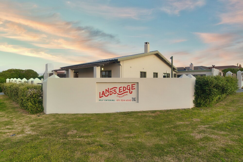 Lands Edge Eco Friendly Cottages - Struisbaai