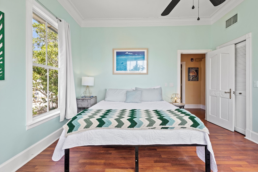 Waterfront Storybook Loft In Downtown Stuart - Stuart, FL